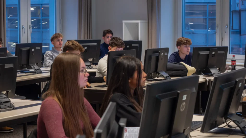 Kaufleute EFZ | HKV Schaffhausen